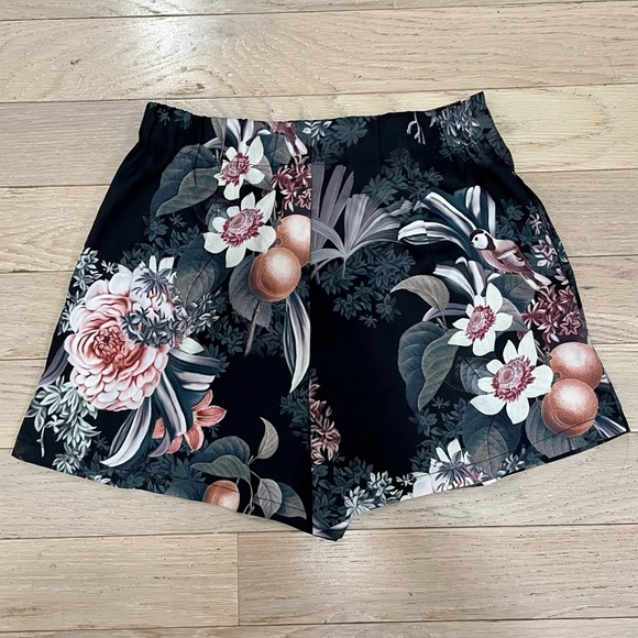 Simplee Apparel | Shorts | Fancy Floral Pleated Shorts With Pockets ...